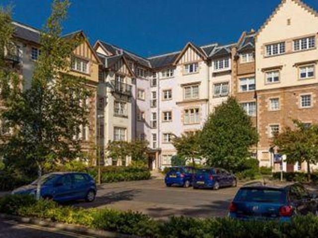 3 Bedrooms Flat for sale in 2/5 New Cut Rigg, Trinity, Edinburgh EH6