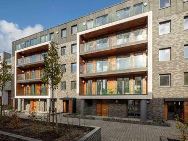 3 Bedrooms Flat for sale in 66 Dalston Lane, London E8