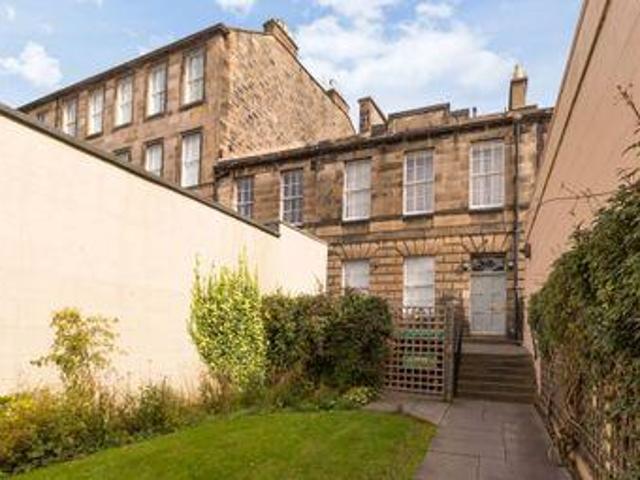 3 Bedrooms Flat for sale in 81/3 Newington Road, Newington EH9