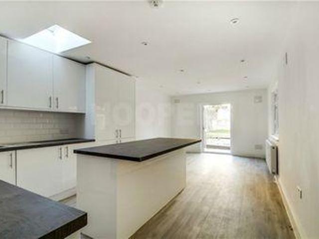 3 Bedrooms Flat for sale in Connaught Road, London NW10