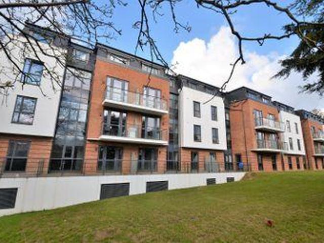 3 Bedrooms Flat for sale in Constabulary Close, West Drayton UB7