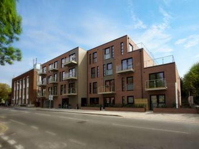 3 Bedrooms Flat for sale in Coombe Road, New Malden KT3