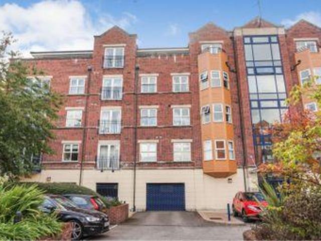 3 Bedrooms Flat for sale in Carisbrooke Road, Leeds LS16