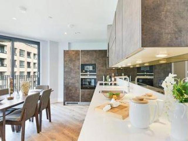 3 Bedrooms Flat for sale in Carpenters Wharf, Fisher Island, Hackney Wick E3