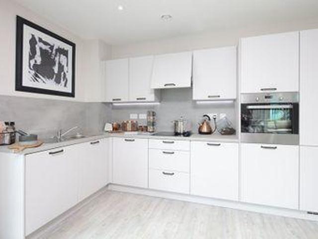 3 Bedrooms Flat for sale in ´´Chamberlain Court´´ at Station Parade, Green Street, London E13