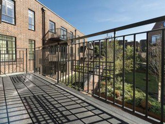 3 Bedrooms Flat for sale in Chandos Way, Wellgarth Road, London NW11
