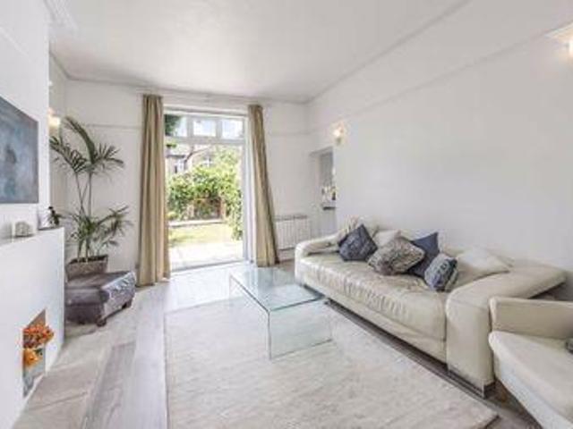 3 Bedrooms Flat for sale in Chichele Road, London NW2