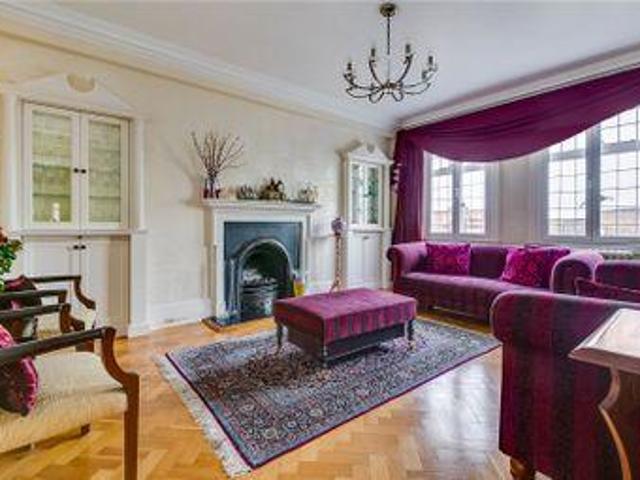 3 Bedrooms Flat for sale in Chiltern Court, Baker Street, London NW1
