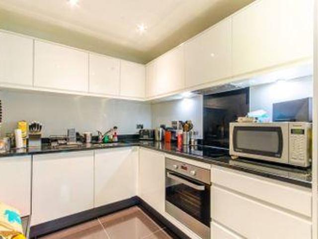 3 Bedrooms Flat for sale in Clarence Avenue, Ilford IG2