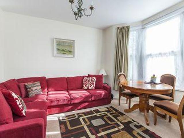 3 Bedrooms Flat for sale in Claude Road, London E13