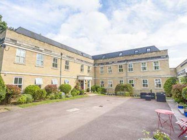 3 Bedrooms Flat for sale in Claybury Hall, Regents Drive, Woodford Green IG8