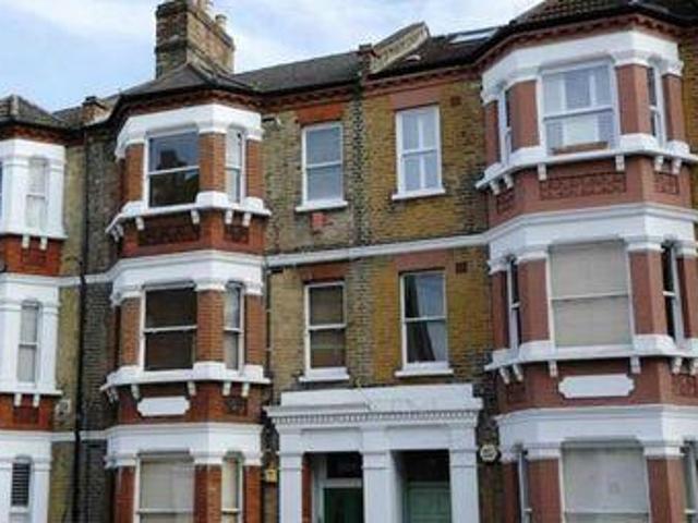 3 Bedrooms Flat for sale in Crewdson Road, London SW9