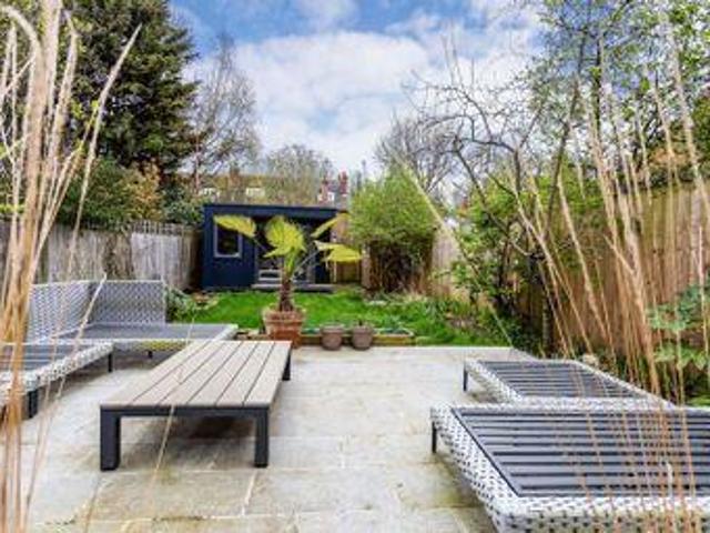 3 Bedrooms Flat for sale in Crouch Hall Road, London N8