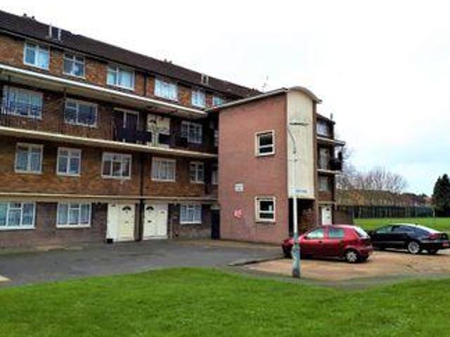 3 Bedrooms Flat for sale in Croyde Avenue, Hayes UB3