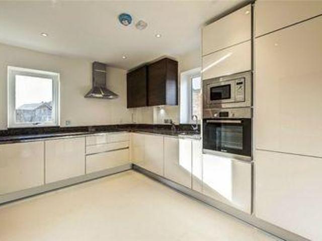 3 Bedrooms Flat for sale in Amberden Avenue, Finchley Central N3
