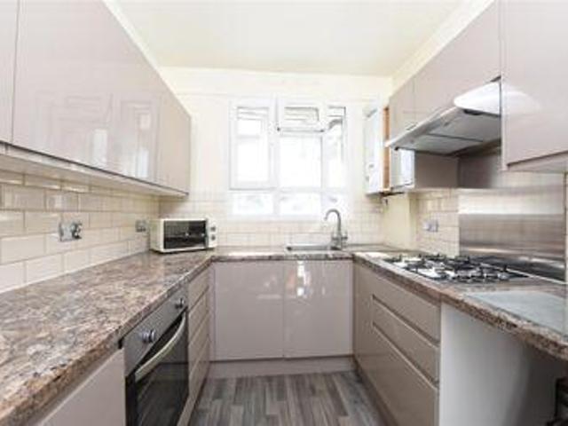 3 Bedrooms Flat for sale in Ambleside, Albert Drive, London SW19
