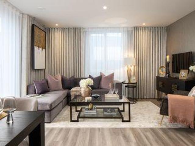 3 Bedrooms Flat for sale in ´´Andrewes House´´ at The Ridgeway, Mill Hill, London NW7