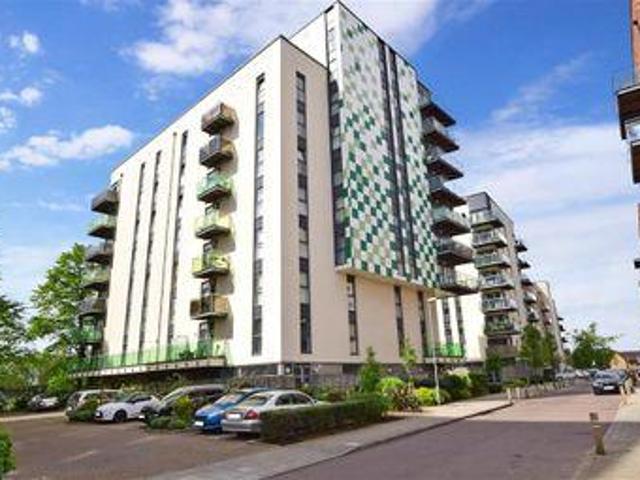 3 Bedrooms Flat for sale in Academy Way, Dagenham, Essex RM8