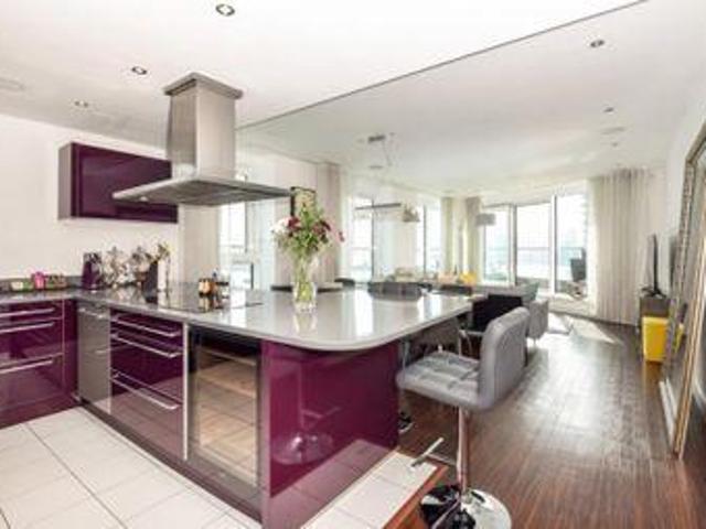 3 Bedrooms Flat for sale in Alaska Apartments, 22 Western Gateway, London E16