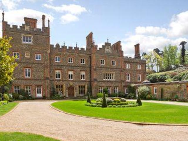 3 Bedrooms Flat for sale in Albury Park Mansion, New Road, Albury, Surrey GU5