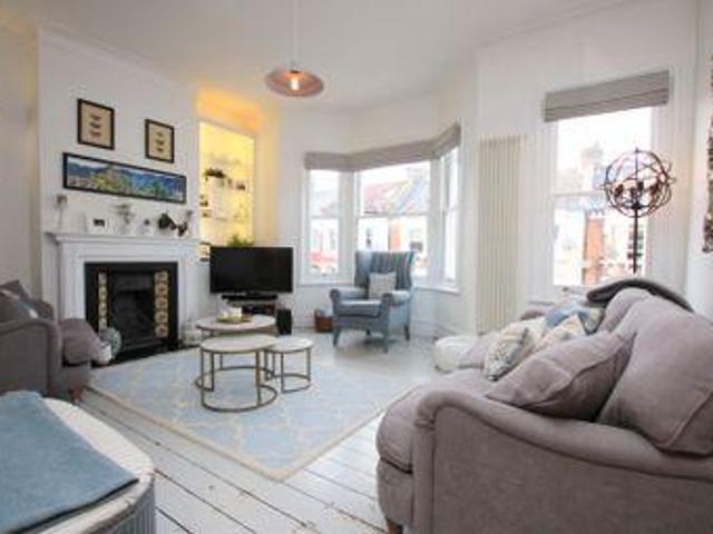 3 Bedrooms Flat for sale in Aliwal Road, Battersea / Clapham Junction SW11
