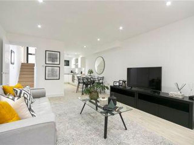 3 Bedrooms Flat for sale in Apt 1, Grange Road E13