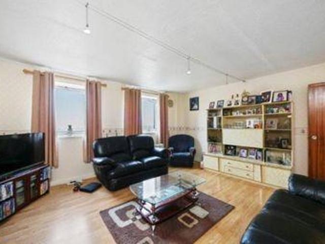 3 Bedrooms Flat for sale in Arthur Court, Charlotte Despard Avenue, London SW11