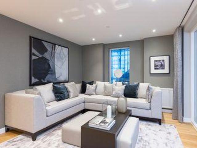 3 Bedrooms Flat for sale in Artillery Place, London SE18