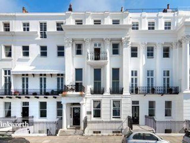 3 Bedrooms Flat for sale in Arundel Terrace, Brighton, East Sussex BN2