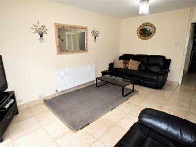 3 Bedrooms Flat for sale in Austin Road, Hayes UB3