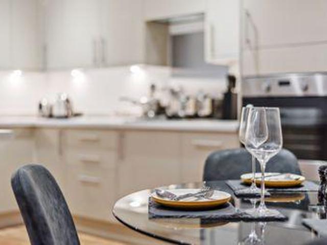 3 Bedrooms Flat for sale in Bowes Road, London N13