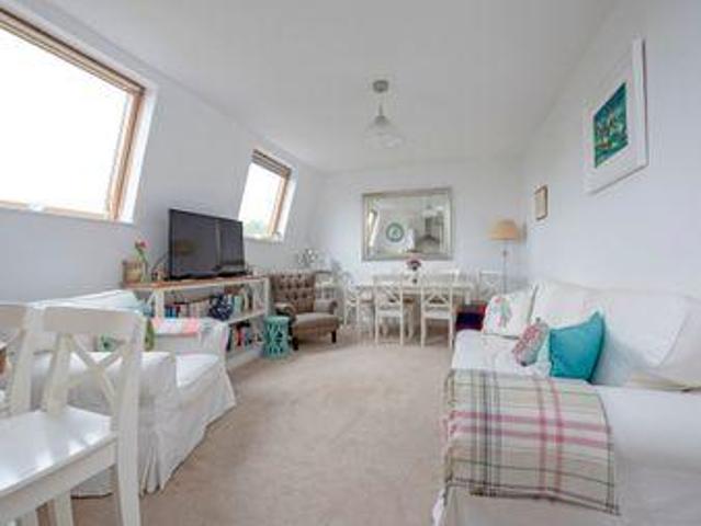3 Bedrooms Flat for sale in Battersea Rise, London SW11