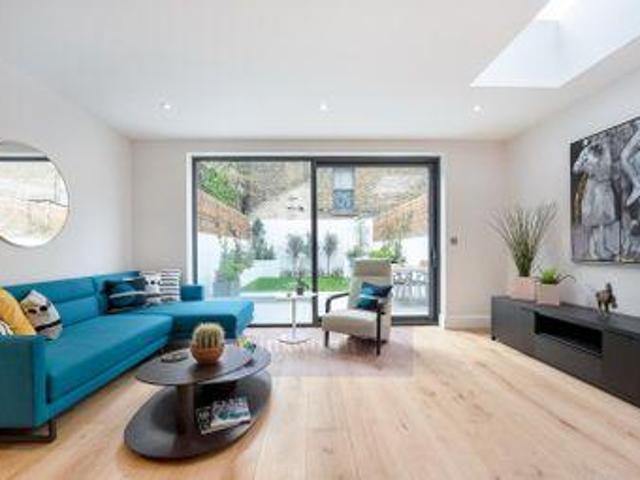 3 Bedrooms Flat for sale in Bennerley Road, London SW11