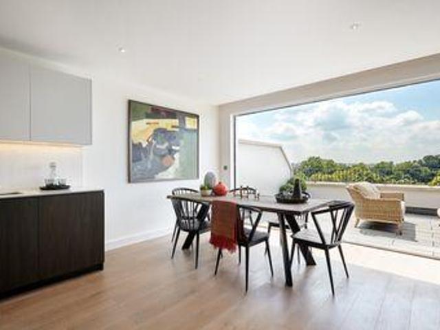 3 Bedrooms Flat for sale in Bishops Gate, Fulham SW6