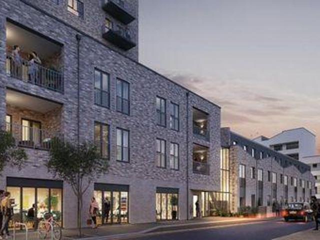3 Bedrooms Flat for sale in Blyth Road, Hayes, Hertfordshire UB3