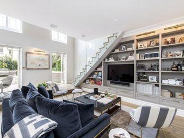 3 Bedrooms Flat for sale in Blomfield Road, Little Venice, London W9