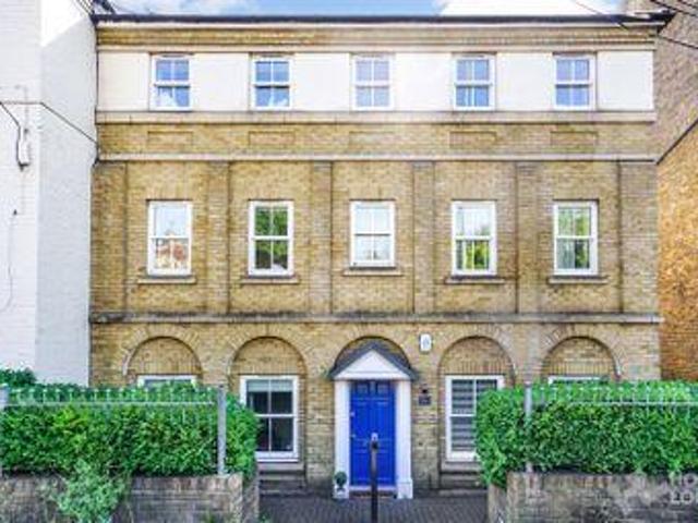 3 Bedrooms Flat for sale in Broomfield Road, Chelmsford, Essex CM1