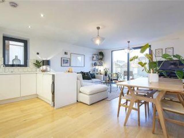 3 Bedrooms Flat for sale in Burke House, Dalston Square, London E8