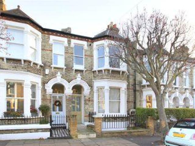 3 Bedrooms Flat for sale in Burland Road, Battersea, London SW11