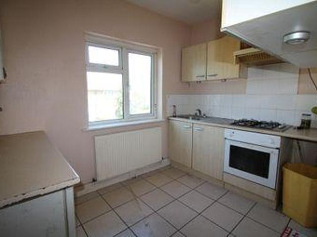 3 Bedrooms Flat for sale in Burley Road, London E16