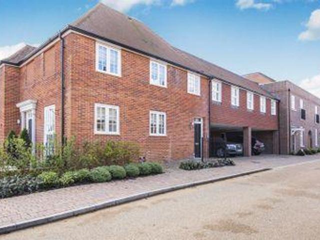 3 Bedrooms Flat for sale in Burnham Square, Upper Froyle, Alton GU34