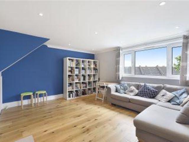 3 Bedrooms Flat for sale in Byford Close, London E15