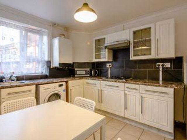 3 Bedrooms Flat for sale in Gower Street, North Street, Barking IG11