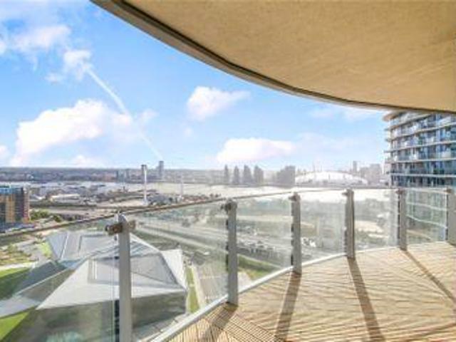 3 Bedrooms Flat for sale in Gateway Tower, 28 Western Gateway, London E16