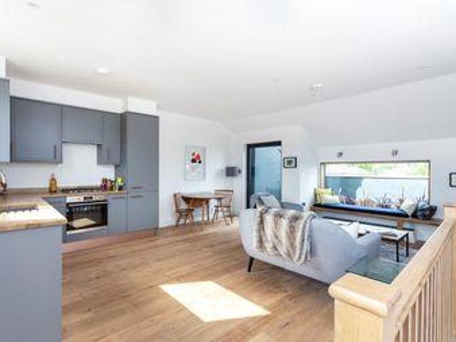 3 Bedrooms Flat for sale in Gipsy Hill, London SE19