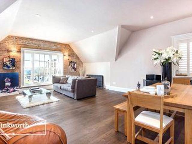 3 Bedrooms Flat for sale in Grand Avenue, Hove, East Sussex BN3