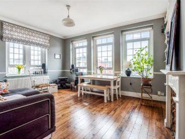 3 Bedrooms Flat for sale in Grand Parade, Green Lanes, London N4