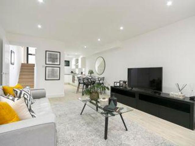3 Bedrooms Flat for sale in Grange Road, London E13