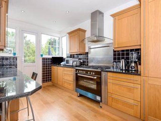 3 Bedrooms Flat for sale in Green Dragon Lane, London N21