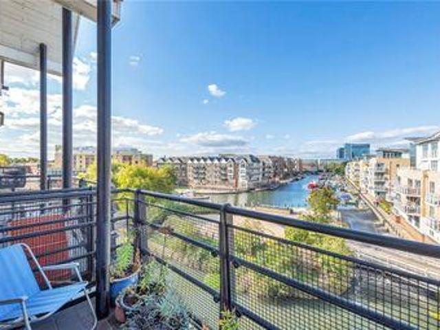 3 Bedrooms Flat for sale in Dorey House, High Street, Brentford TW8